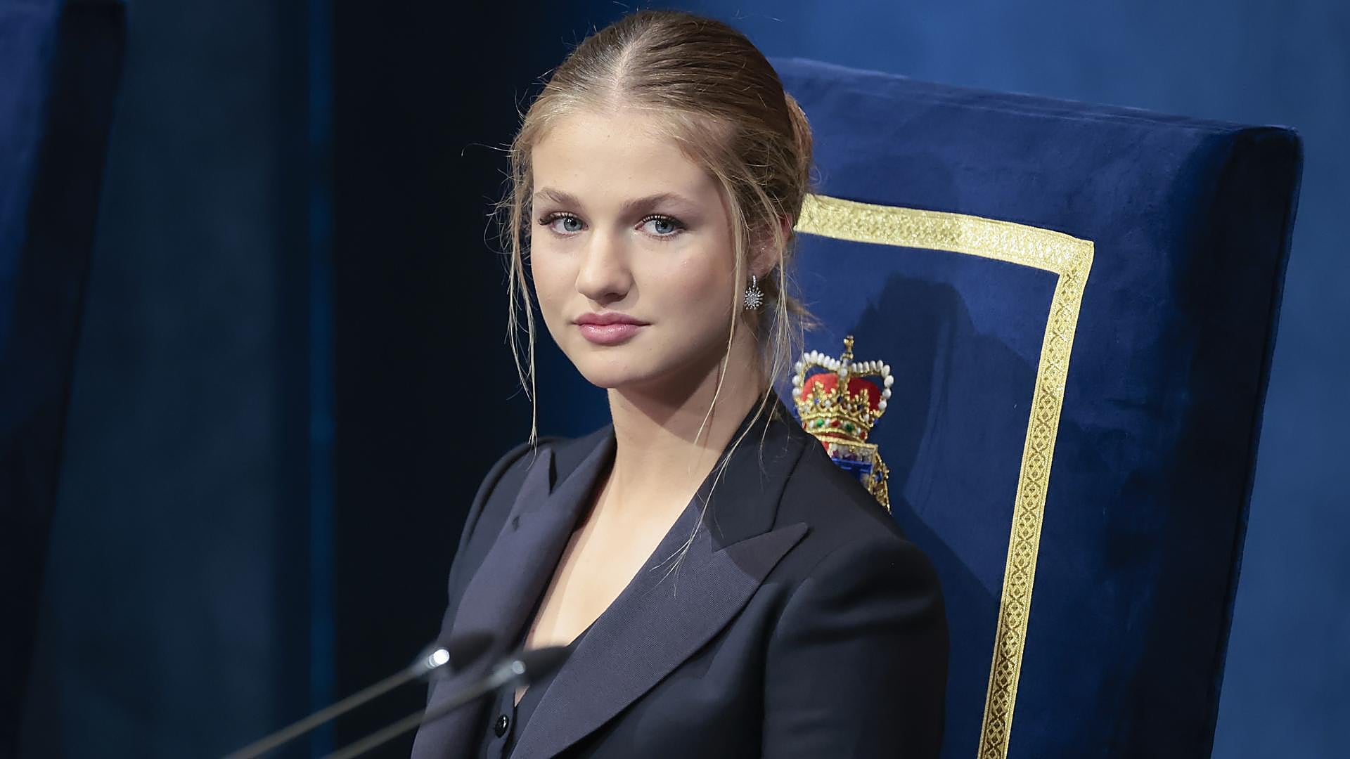 Letizia no va a dejar a Leonor sola en los Premios Princesa de Asturias: «Aún está verde» | Mujerhoy